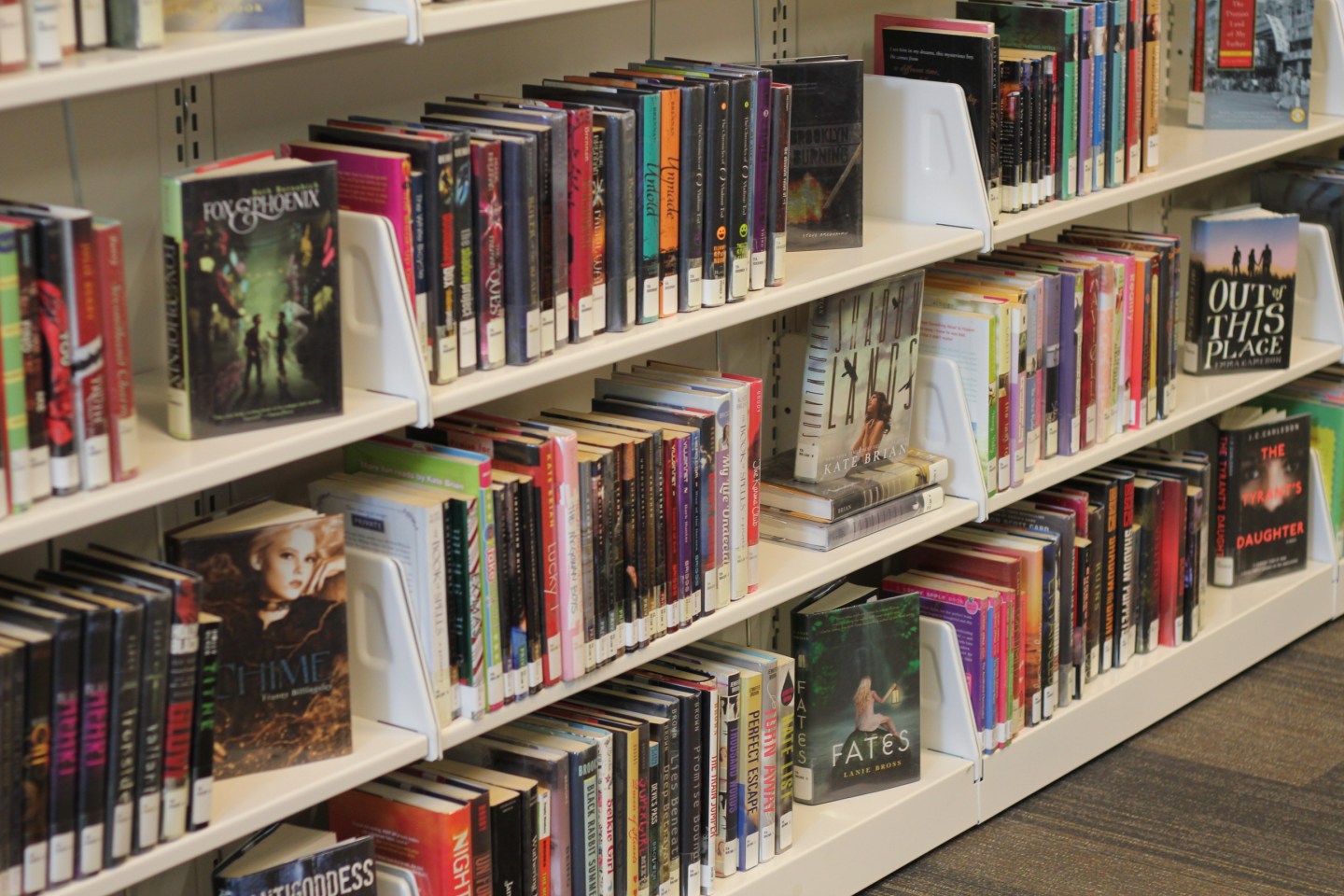 Library Displays: Merchandising Tips – wrapped up in books